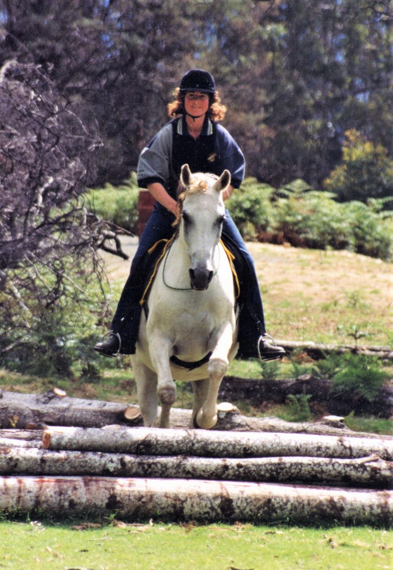 Using a Neck Rope or Cordeo - Natural Horse World